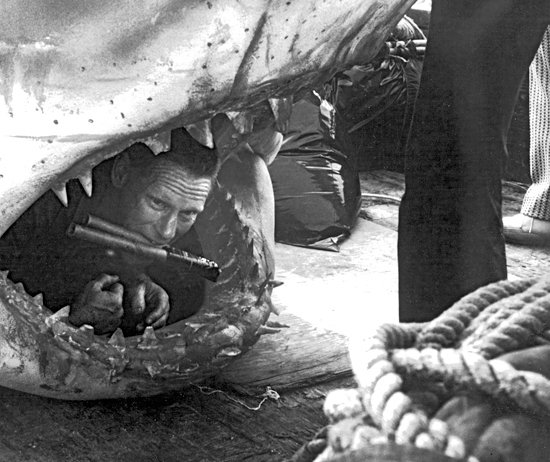 Richard Edwards setting explosives inside Bruce on the set of Jaws. : r ...