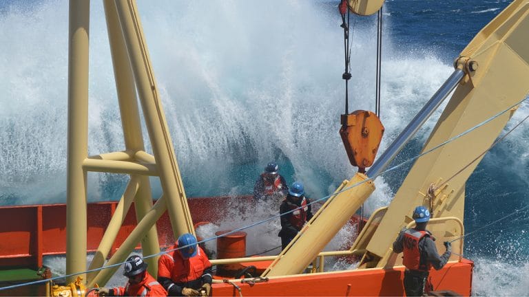 Ocean Observatories System Is Up and Running – Woods Hole Oceanographic ...