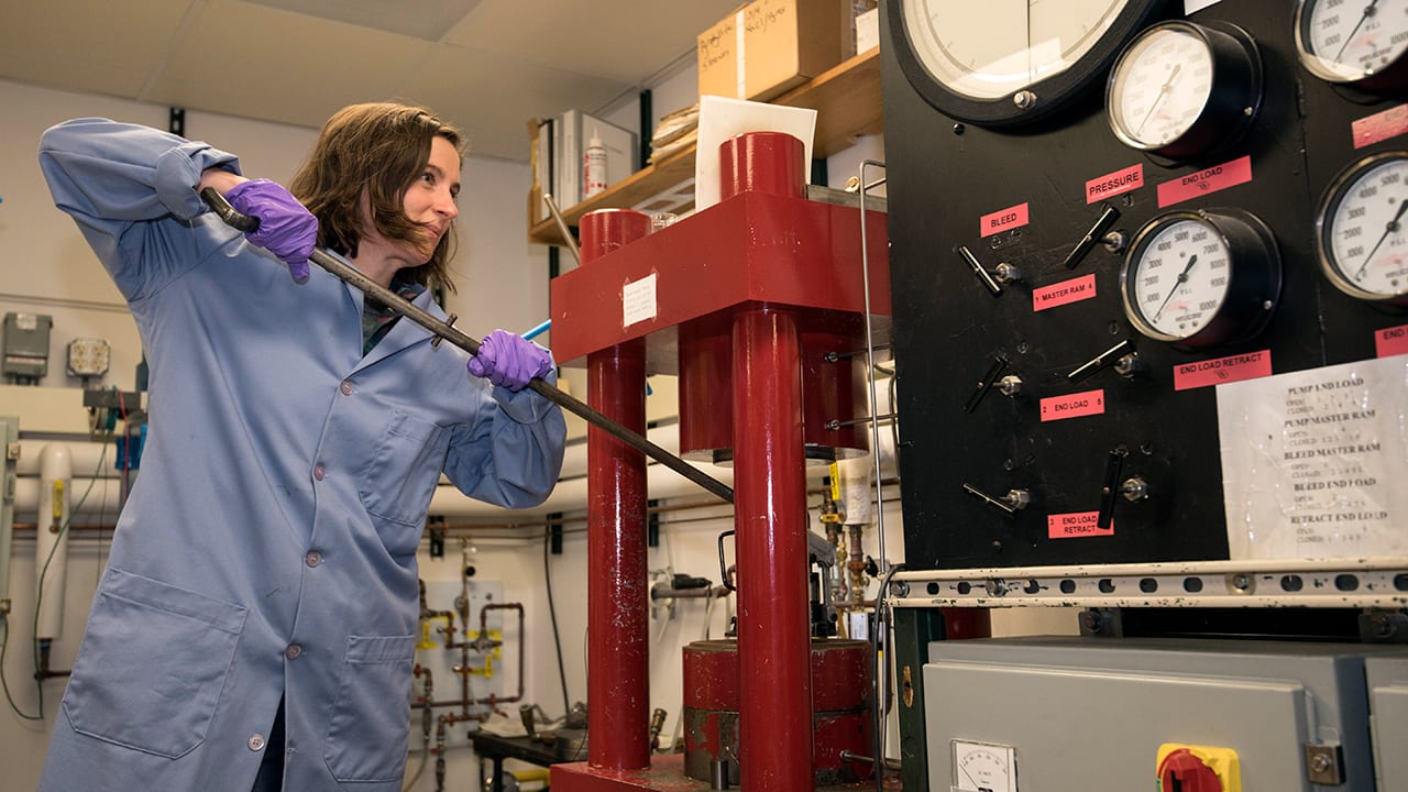 Geology & Geophysics - Woods Hole Oceanographic Institution