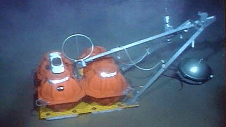 Earthquakes and Seismic Waves - Woods Hole Oceanographic Institution