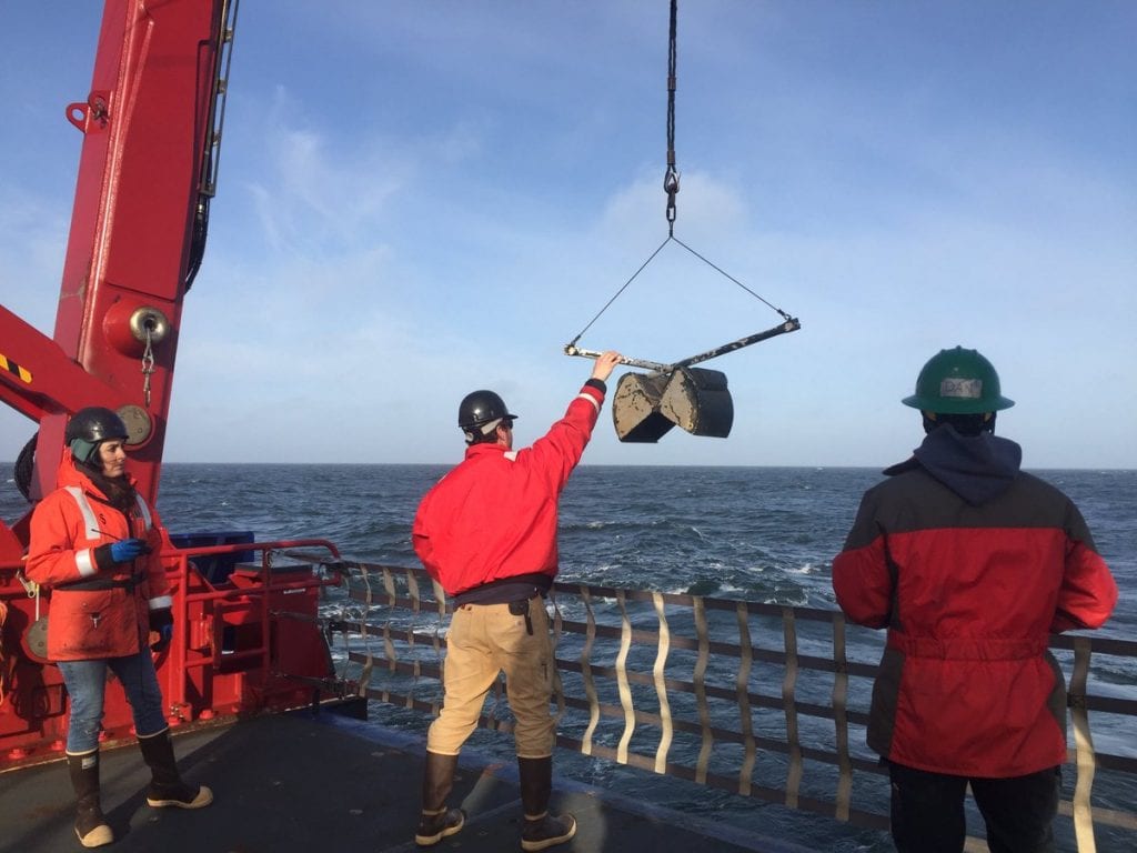 Grab Sampler (Van Veen) - Woods Hole Oceanographic Institution