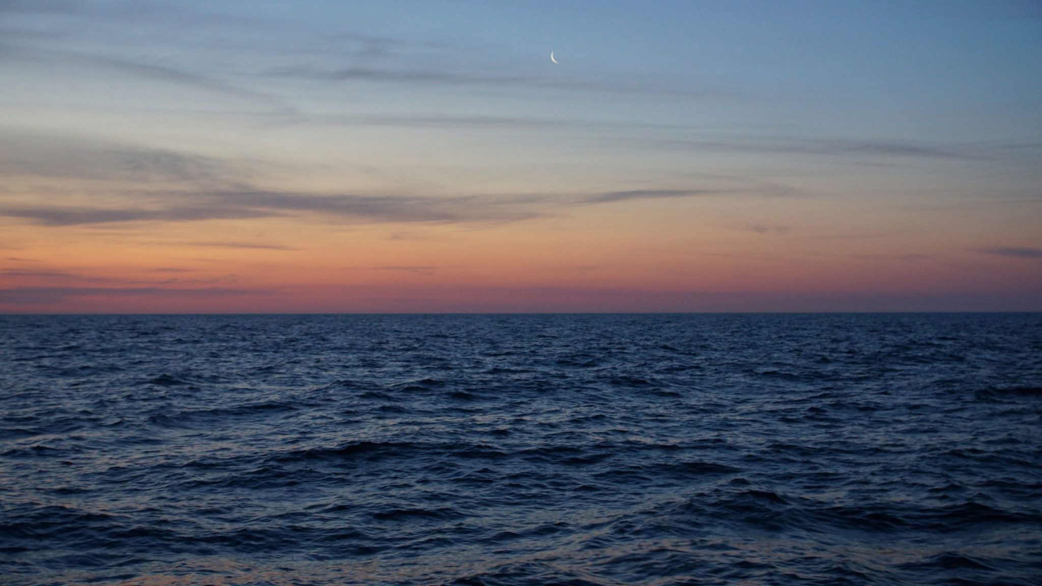 Why is the ocean blue? - Woods Hole Oceanographic Institution